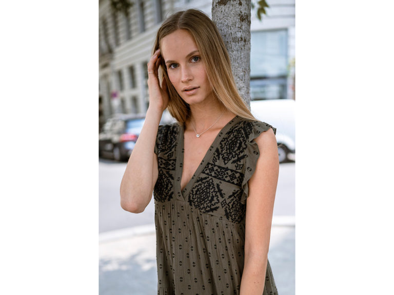 EVE H. - manigoo models